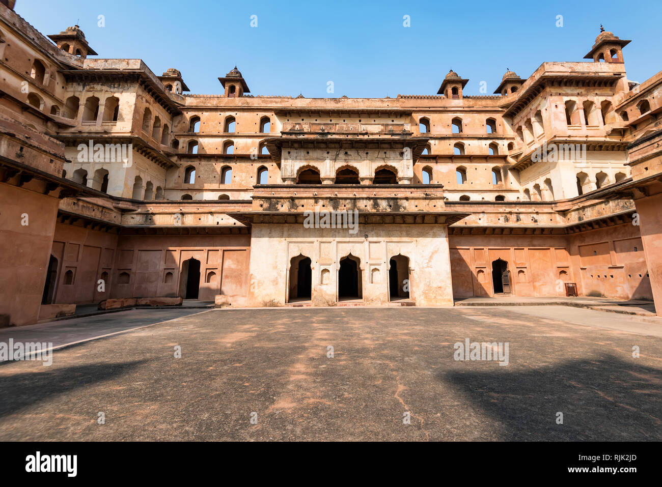 View of Jahangir Mahal or Raja Palace inside Orchha Fort Complex Stock ...