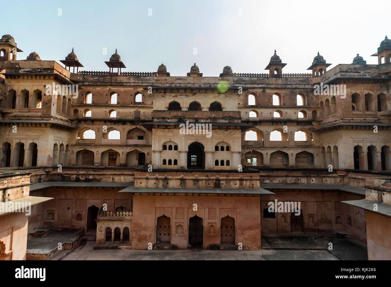 View of Jahangir Mahal or Raja Palace inside Orchha Fort Complex Stock ...
