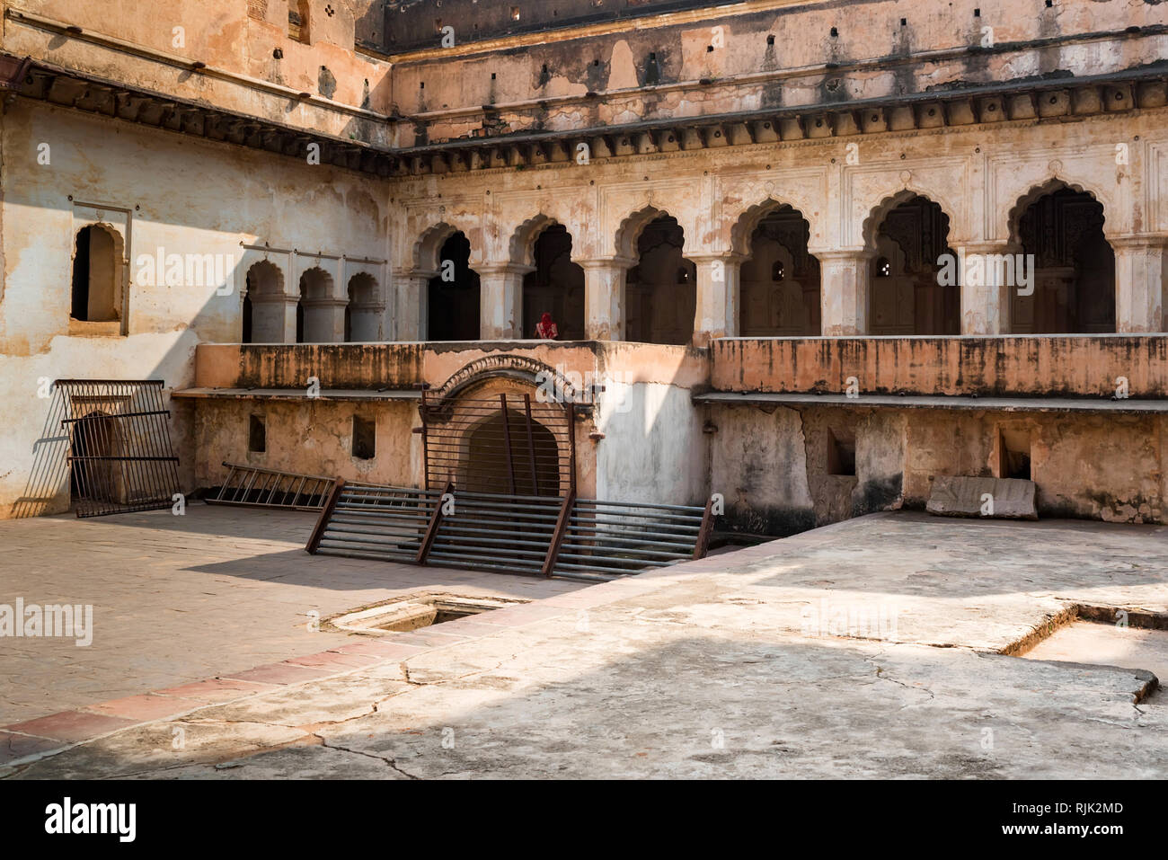 View of Jahangir Mahal or Raja Palace inside Orchha Fort Complex Stock ...