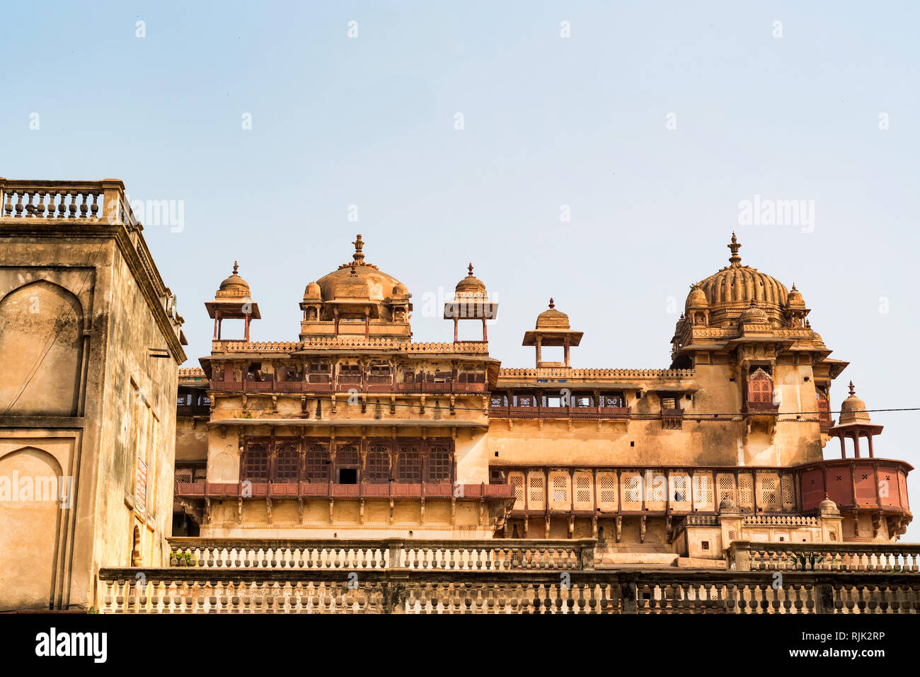 Outside view of Jahangir Mahal or Raja Palace walls Inside Orchha Fort ...