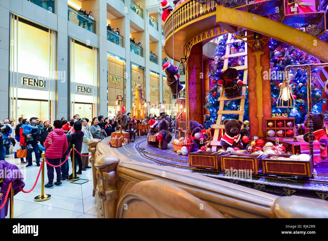 HONG KONG - DECEMBER 25, 2015: interior of the Landmark shopping mall ...