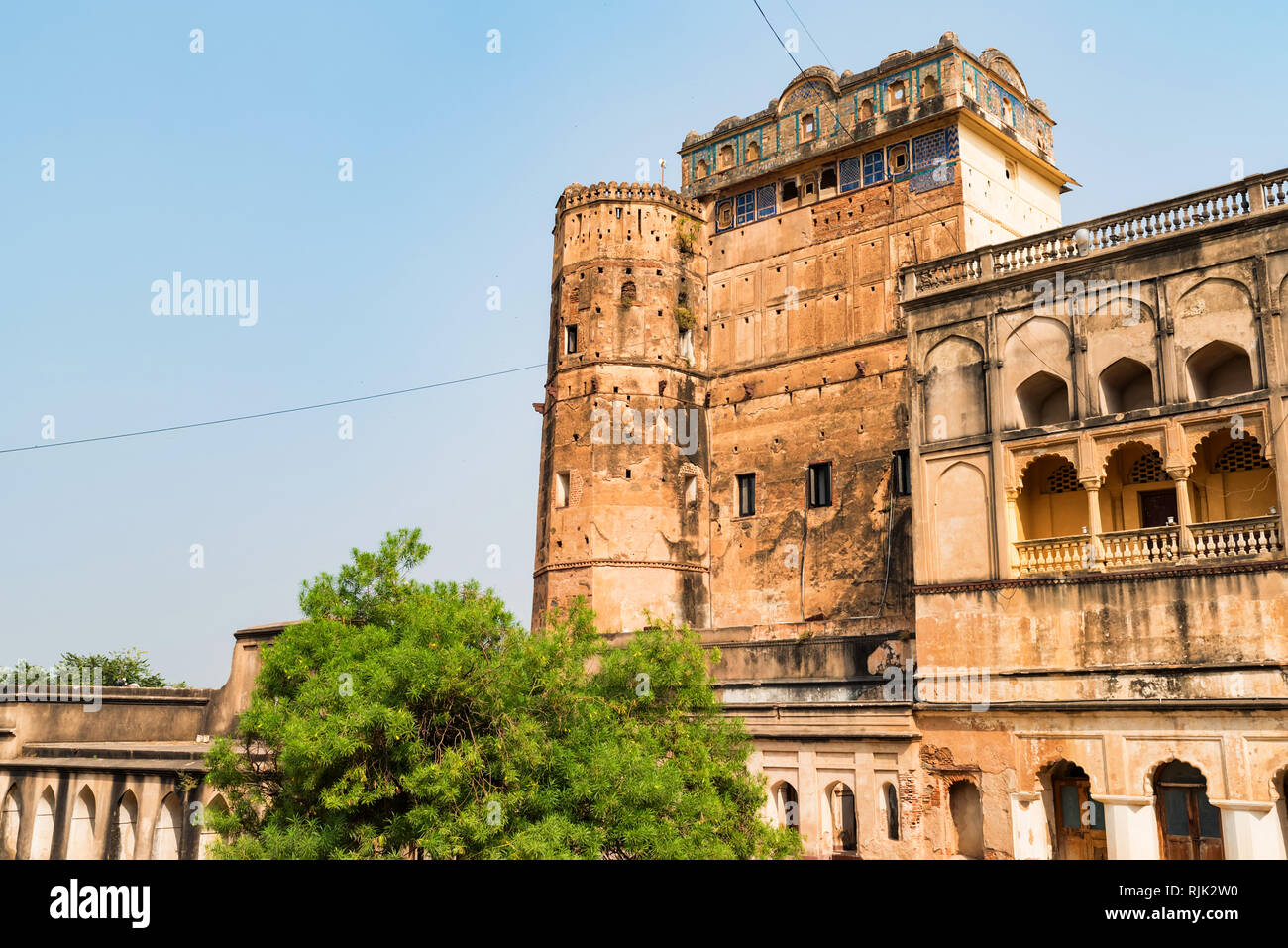 Outside view of Jahangir Mahal or Raja Palace walls Inside Orchha Fort ...