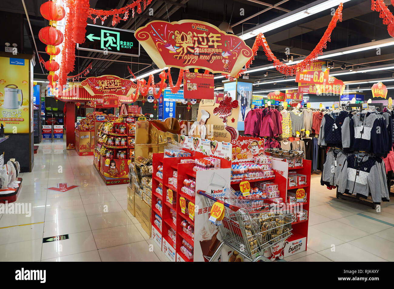 SHENZHEN, CHINA - JANUARY 14, 2016: interior of Ren Ren Le supermarket ...