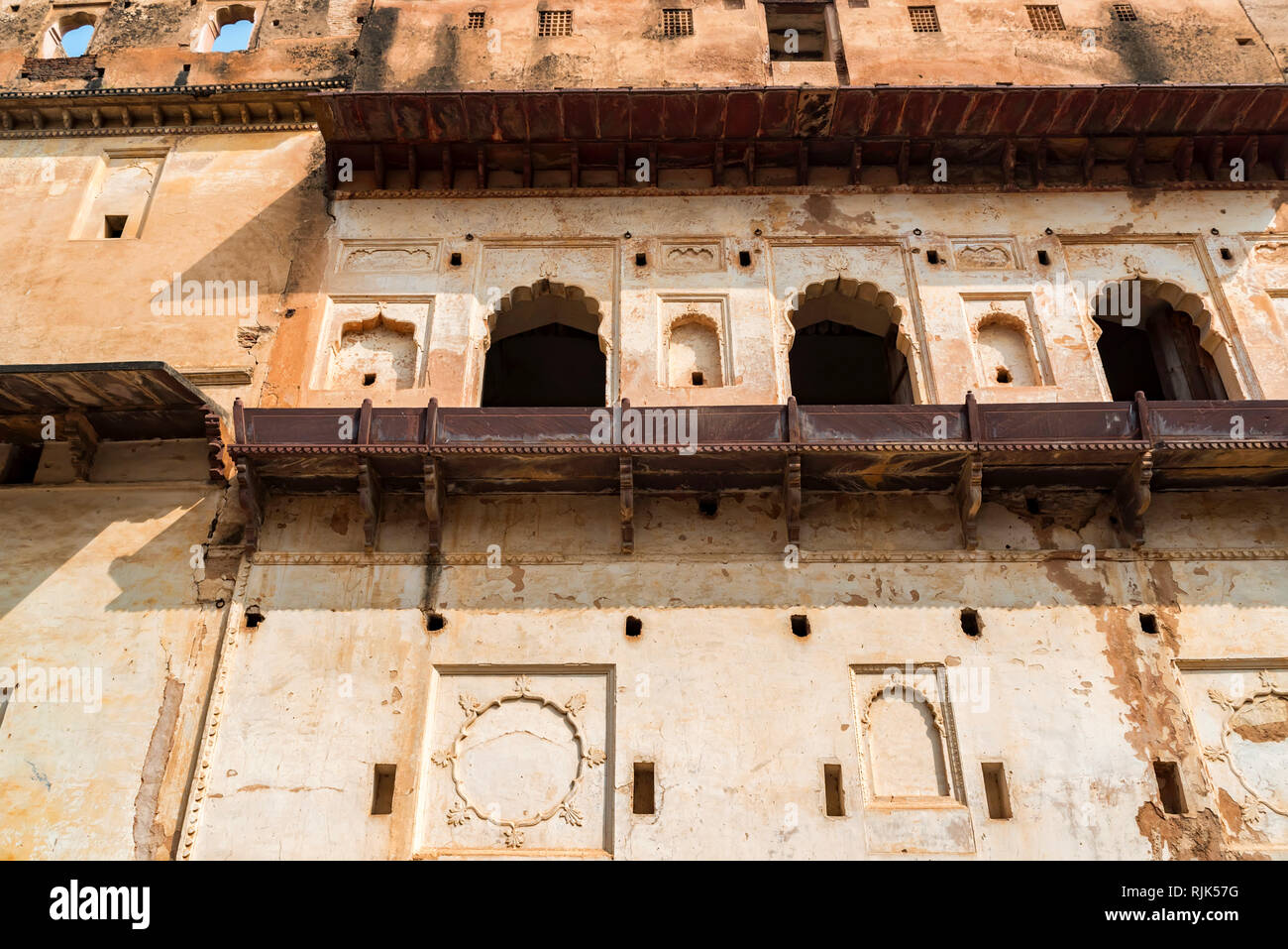 View of Jahangir Mahal or Raja Palace inside Orchha Fort Complex Stock ...
