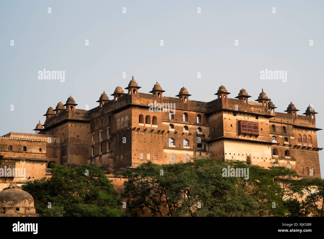Outside view of Jahangir Mahal or Raja Palace walls Inside Orchha Fort ...