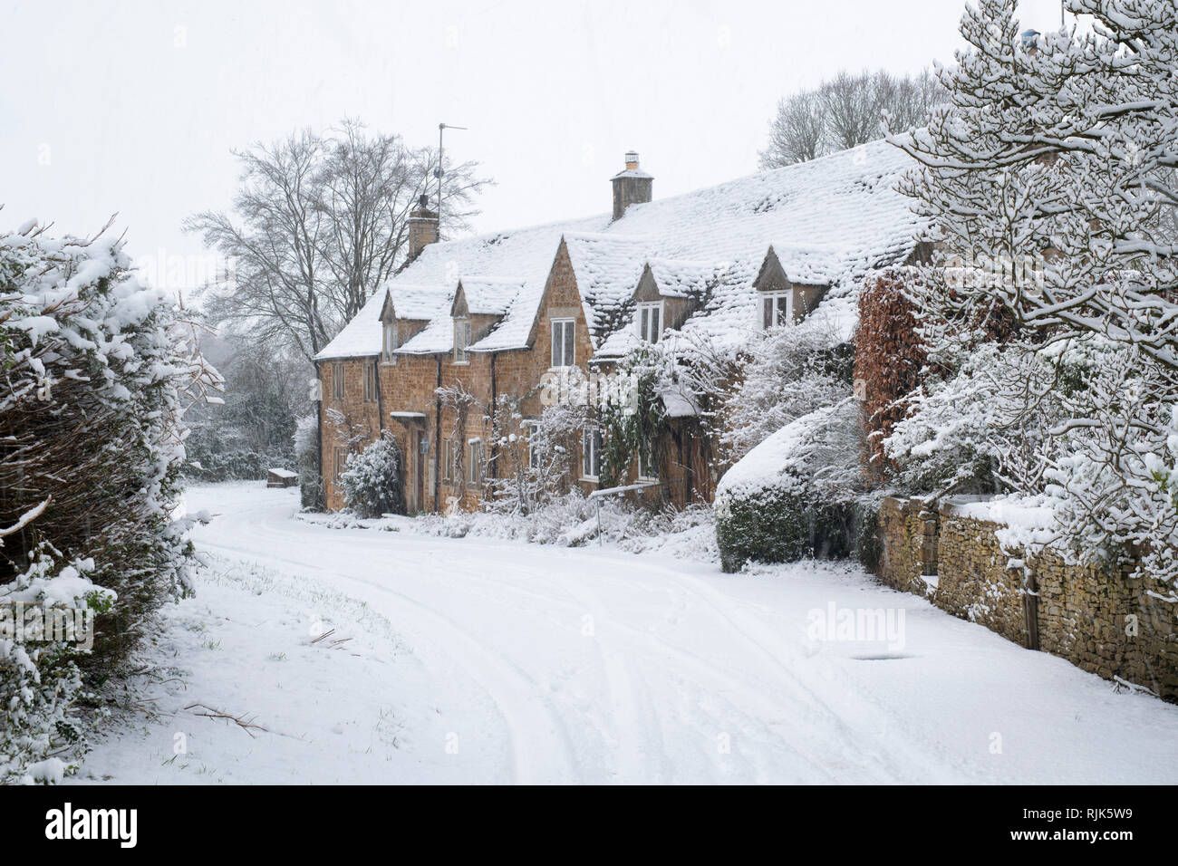 Adlestrop cottages in the winter snow. Adlestrop, Cotswolds ...