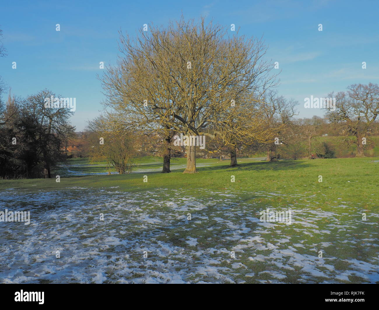 English country snow hi-res stock photography and images - Alamy