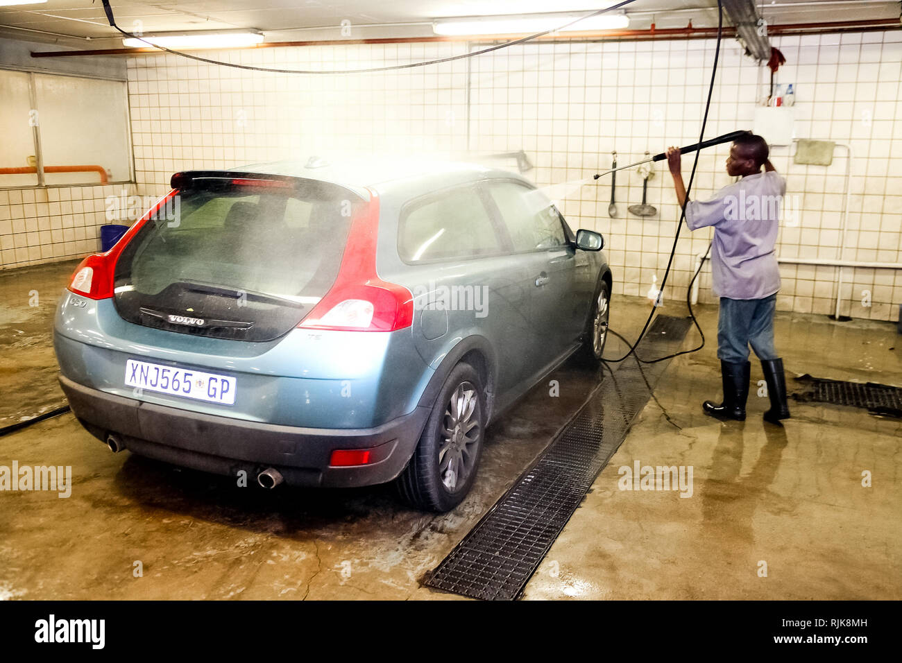 Washing a car african hi-res stock photography and images - Alamy