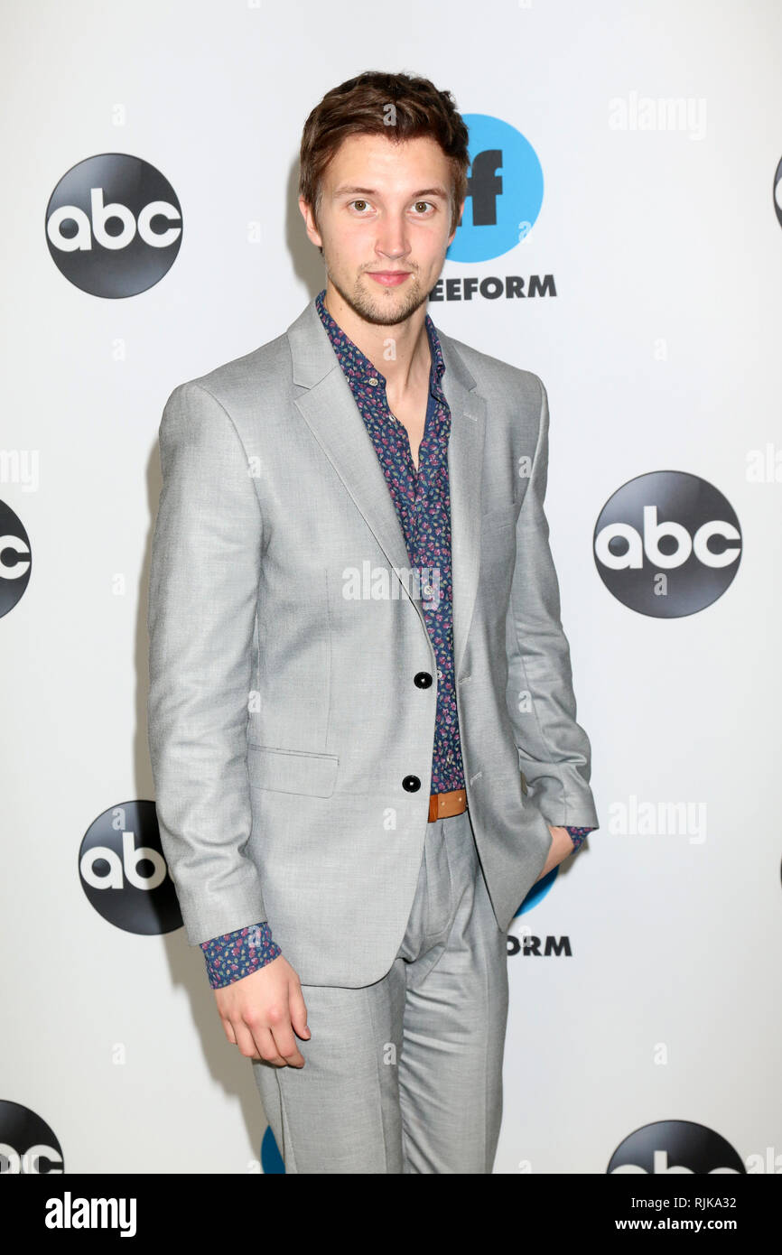 February 5, 2019 - Pasadena, CA, USA - LOS ANGELES - FEB 5: Sam Straley ...