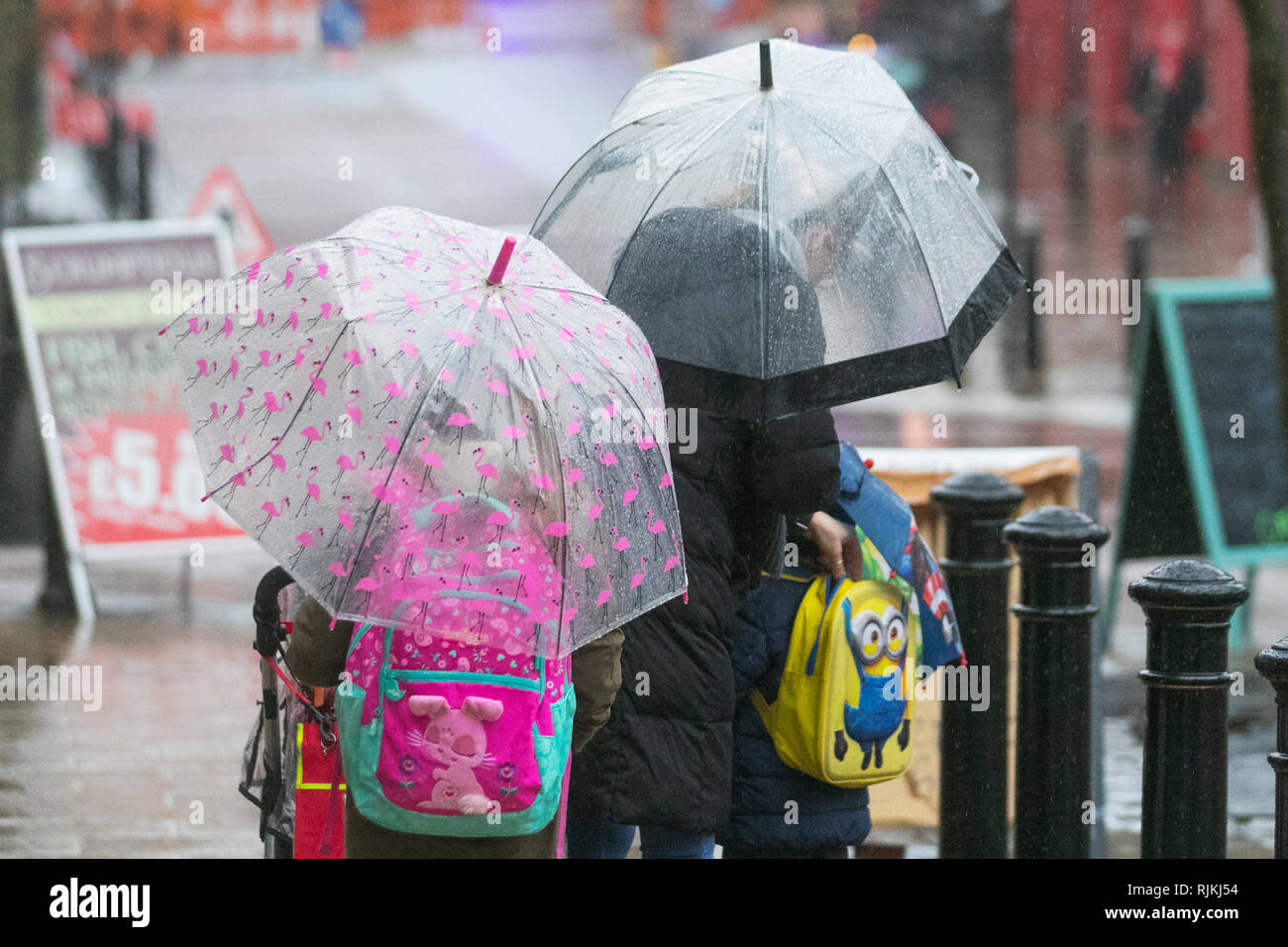 Uk streets school child hi-res stock photography and images - Alamy