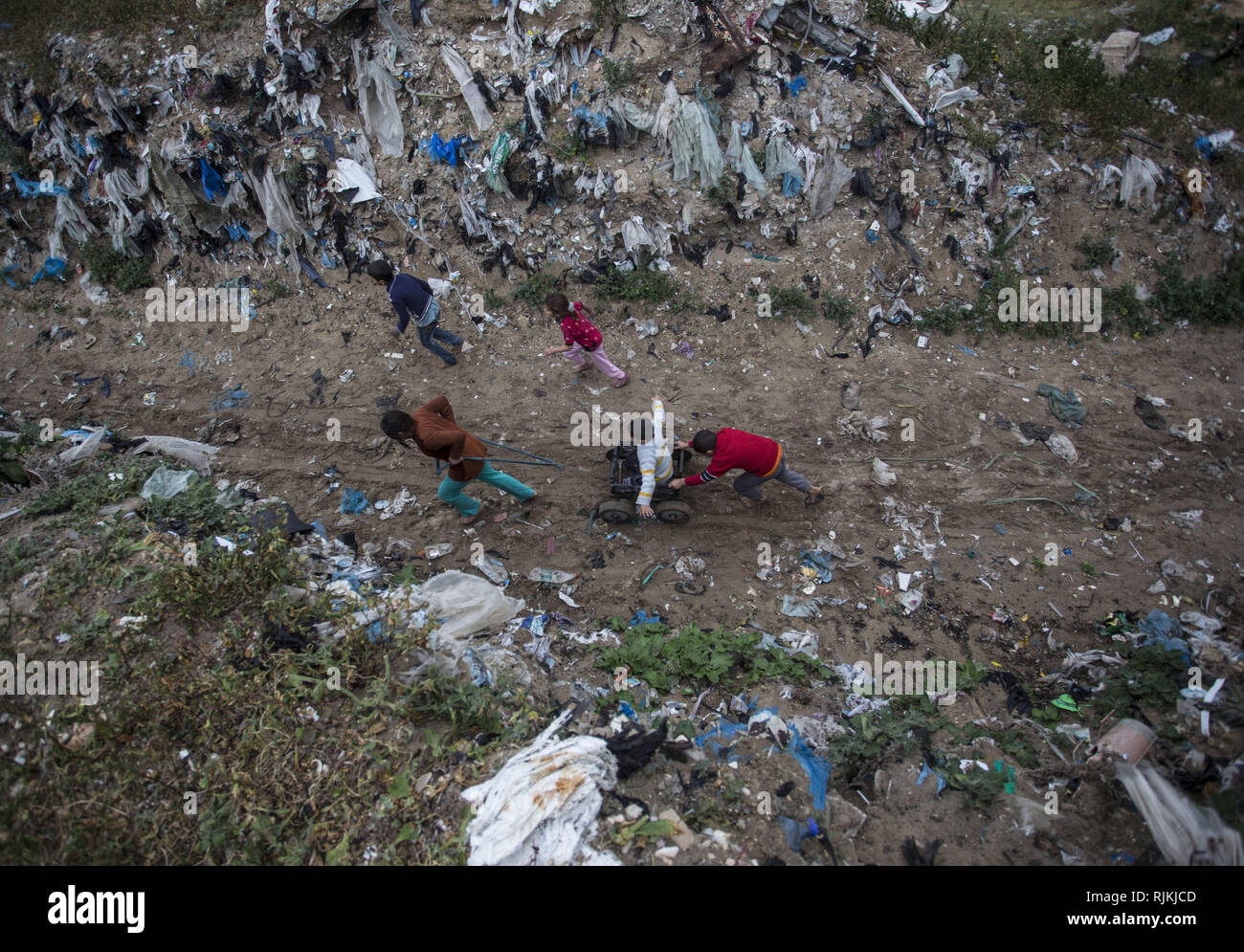 Gaza City, The Gaza Strip, Palestine. 6th Feb, 2019. Palestinian ...
