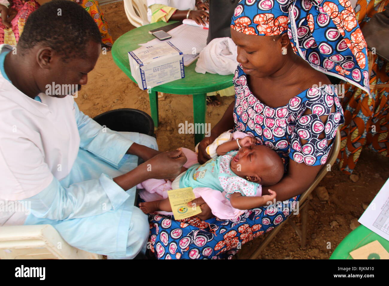 22 March 2018, Mali, Mopti: A young mother holds her crying baby on her ...