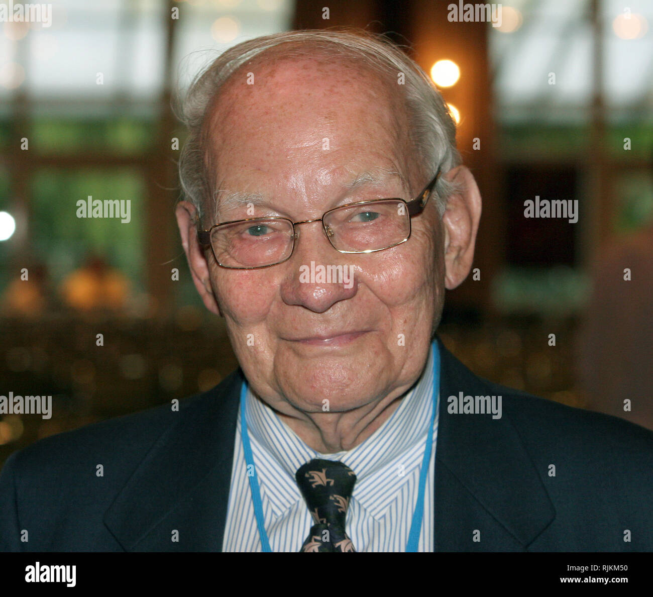 Manfred eigen hi-res stock photography and images - Alamy