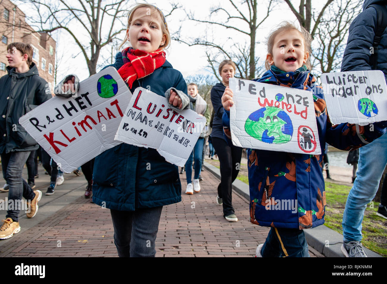 The Hague, South Holland, Netherlands. 7th Feb, 2019. Two little girls ...