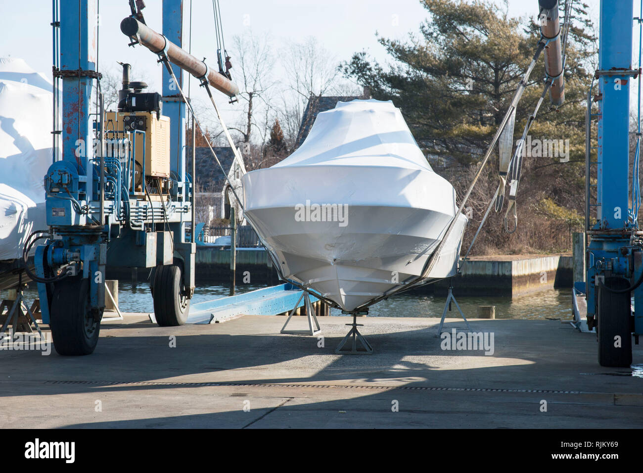 Boat sling hi-res stock photography and images - Alamy