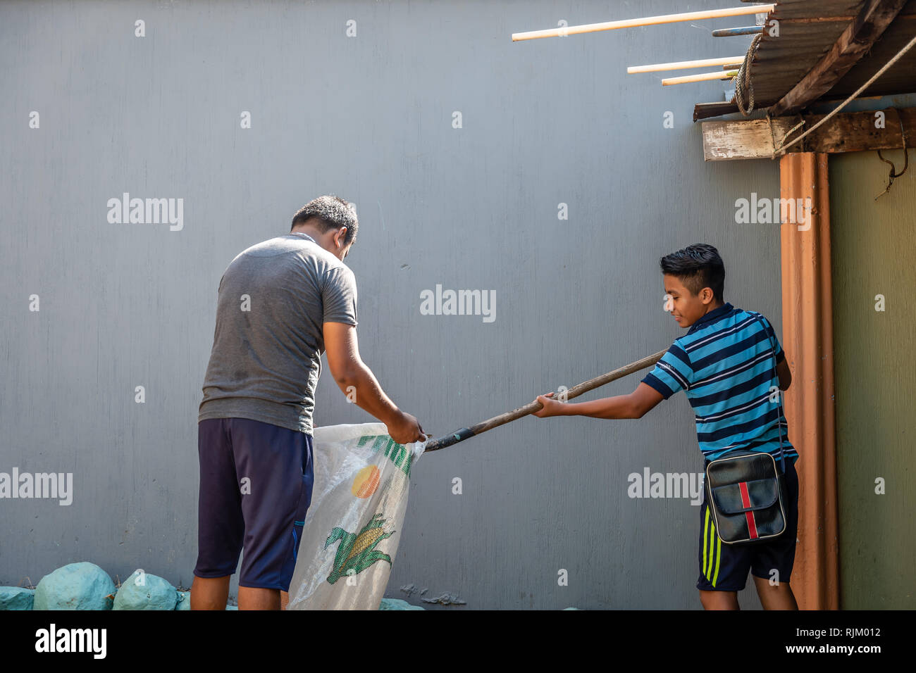 Shoveling Dirt Stock Photos & Shoveling Dirt Stock Images - Alamy