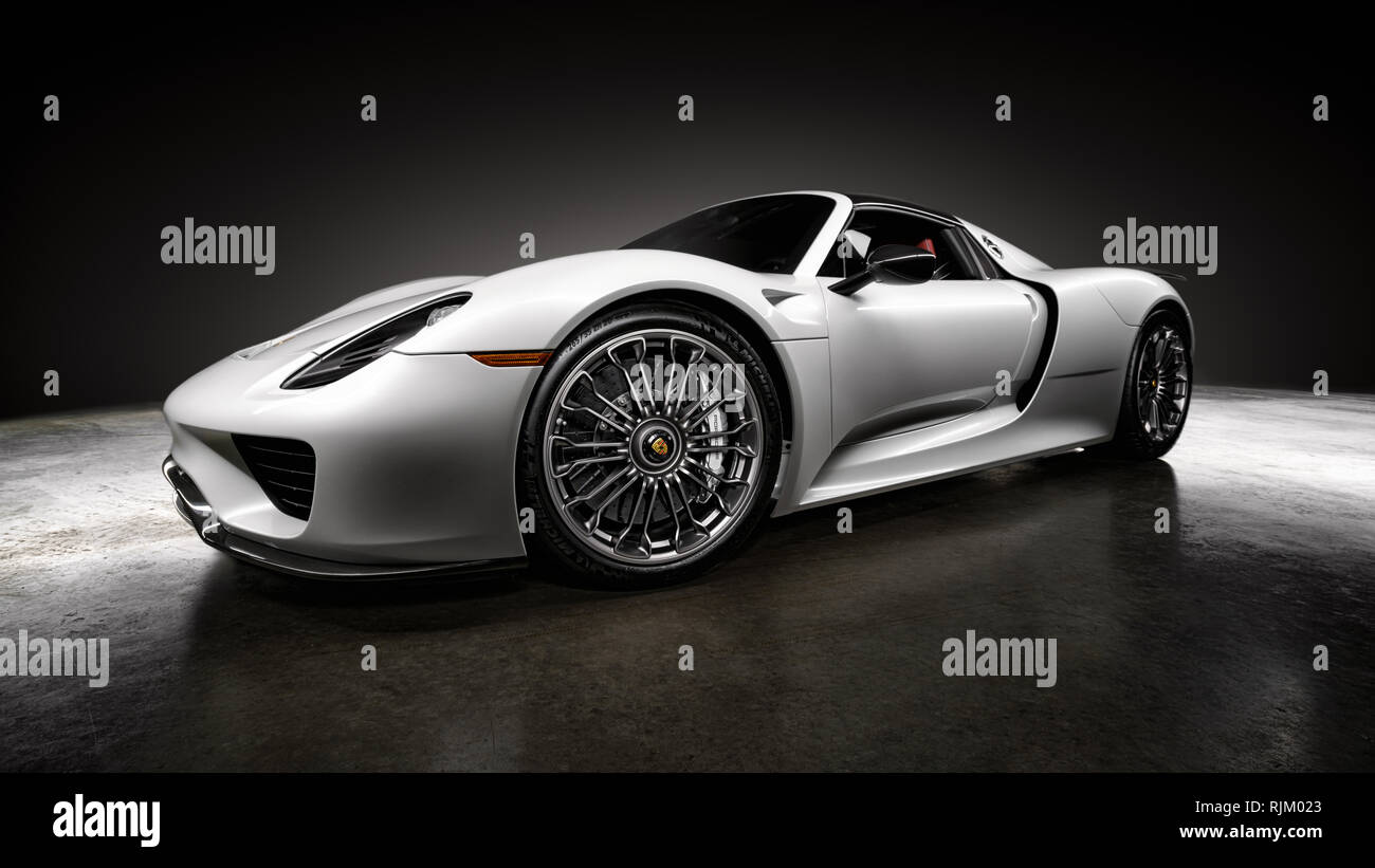 Porsche 918 interior hi-res stock photography and images - Alamy