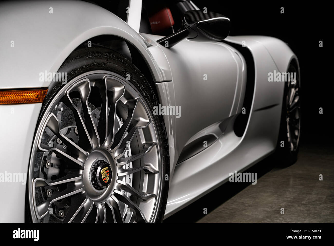 Porsche 918 interior hi-res stock photography and images - Alamy