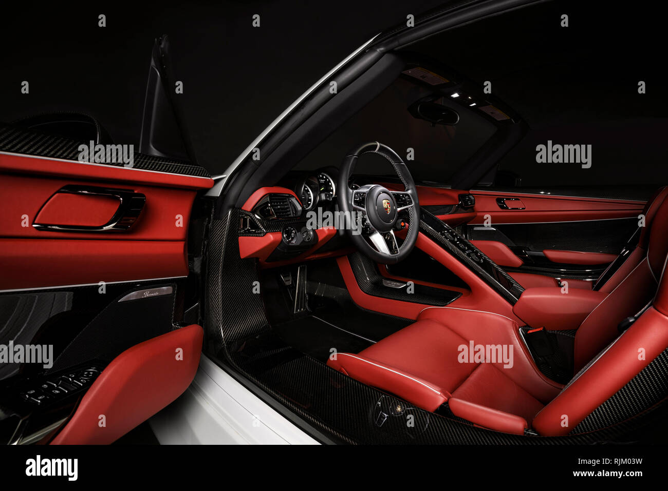 Porsche 918 interior hi-res stock photography and images - Alamy