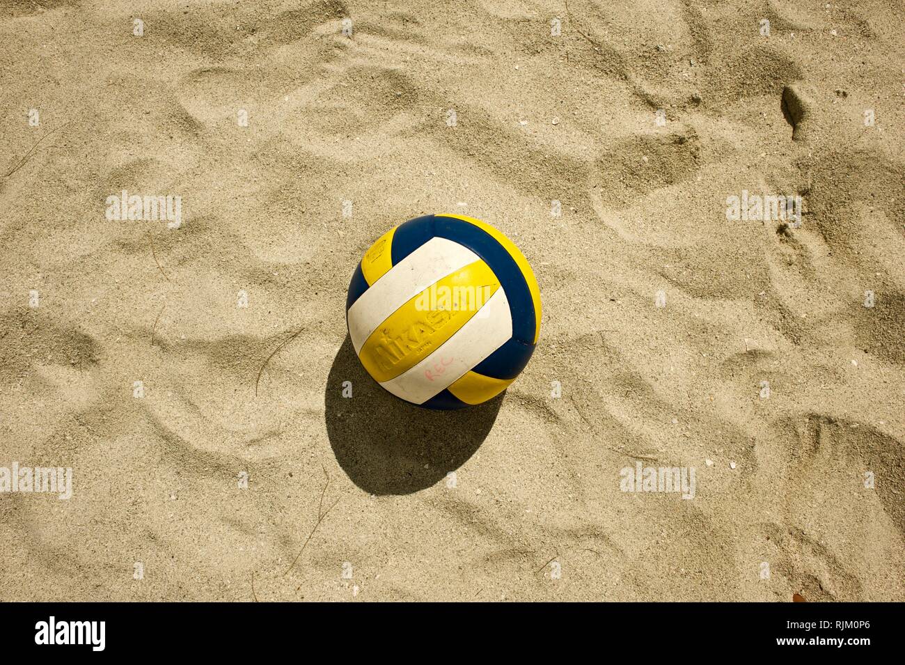 Beach ball still life hi-res stock photography and images - Alamy
