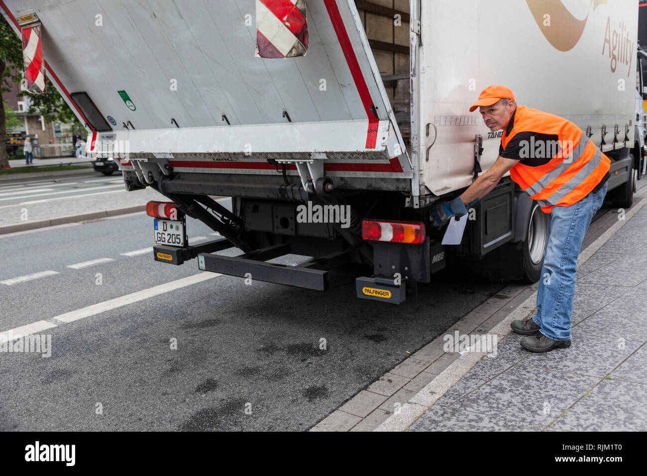 Load carriage hi-res stock photography and images - Alamy