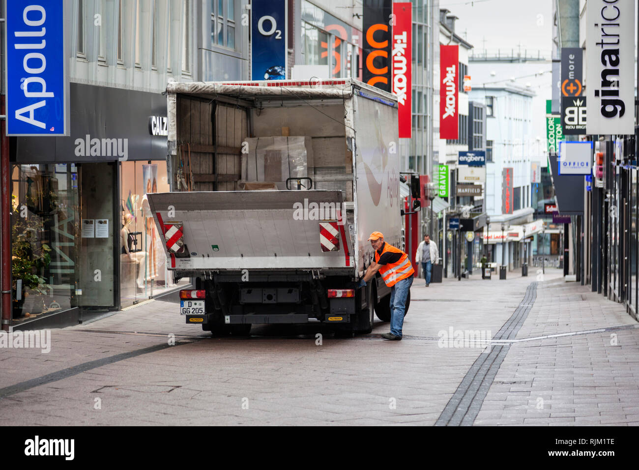 Transportation bulky goods hi-res stock photography and images - Alamy