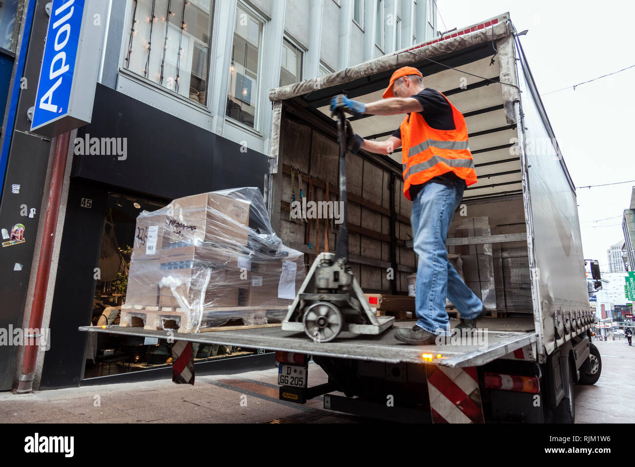 Transportation bulky goods hi-res stock photography and images - Alamy