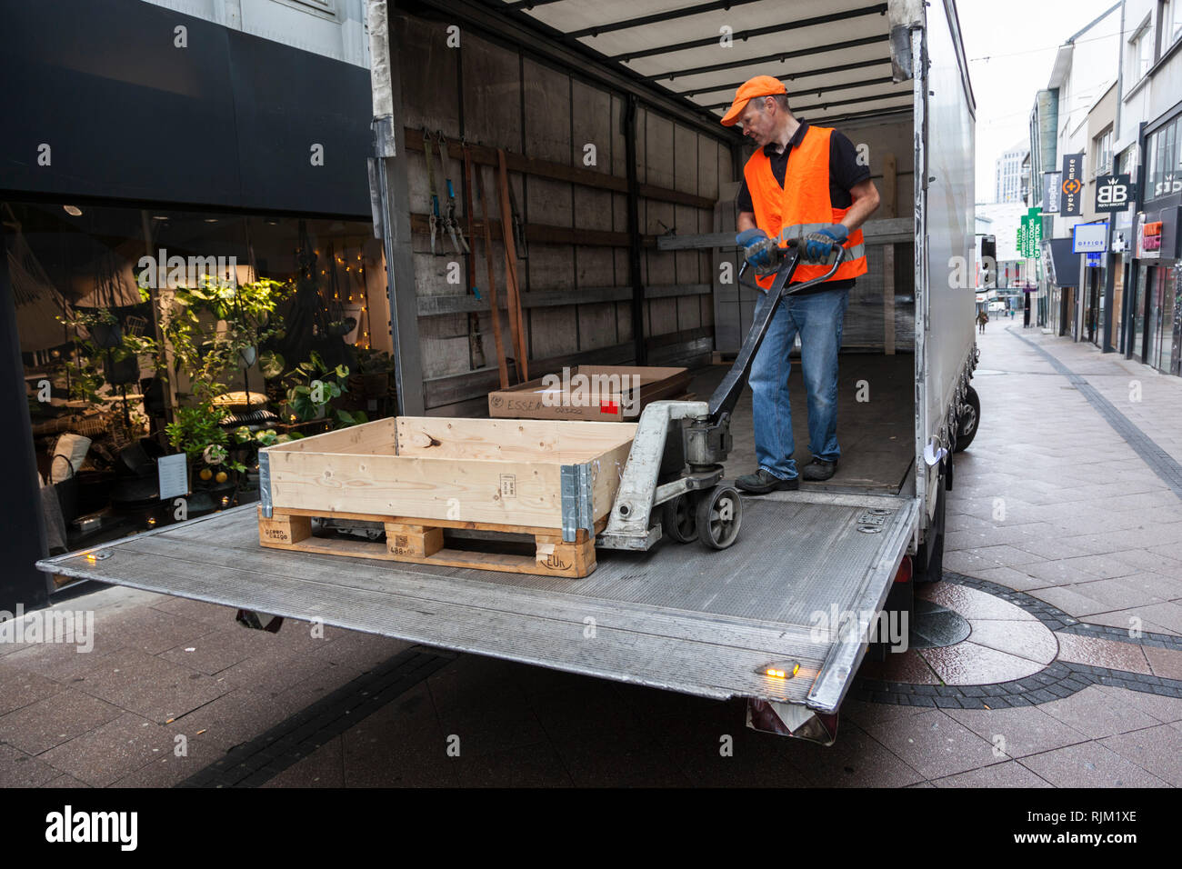 Spedition delivers bulky goods in the pedestrian zone Stock Photo - Alamy