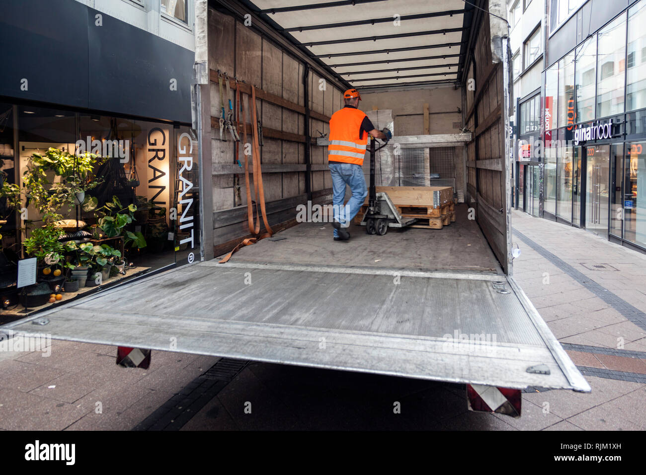 Spedition delivers bulky goods in the pedestrian zone Stock Photo - Alamy