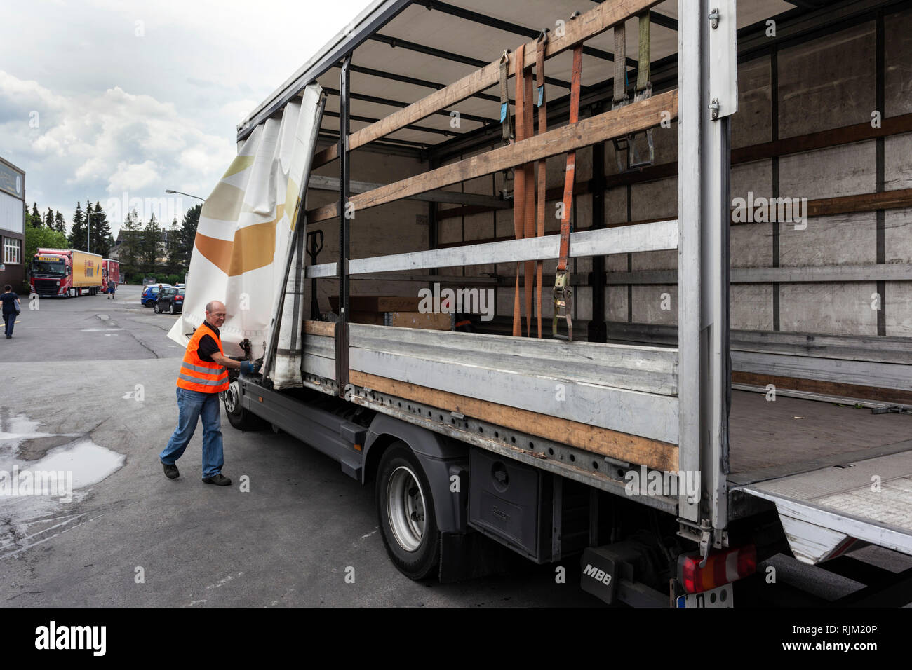 Load securing hi-res stock photography and images - Alamy Load securing hi-res stock photography and images - Alamy