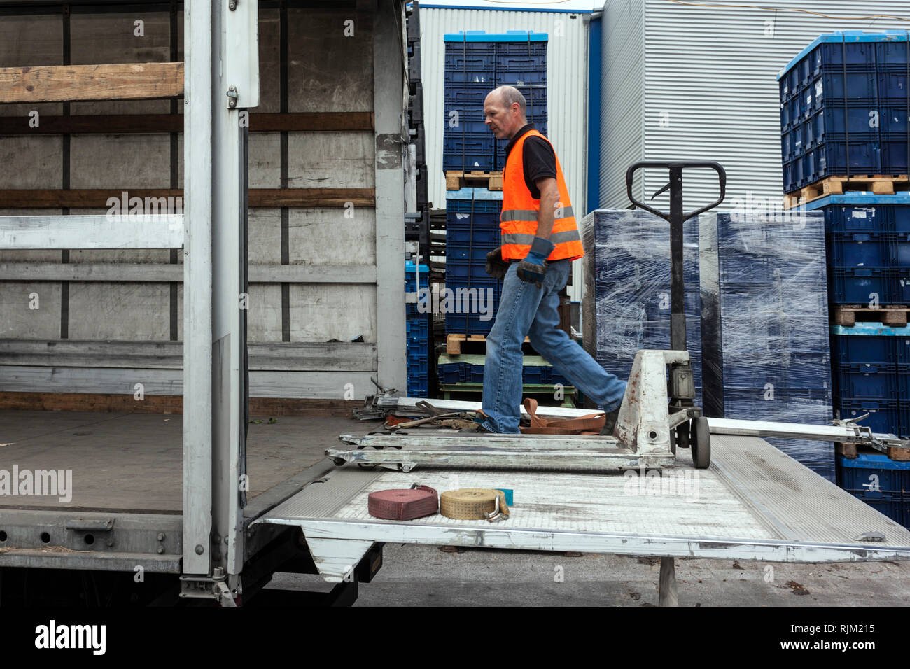 Load Securing High Resolution Stock Photography and Images - Alamy Load Securing High Resolution Stock Photography and Images - Alamy