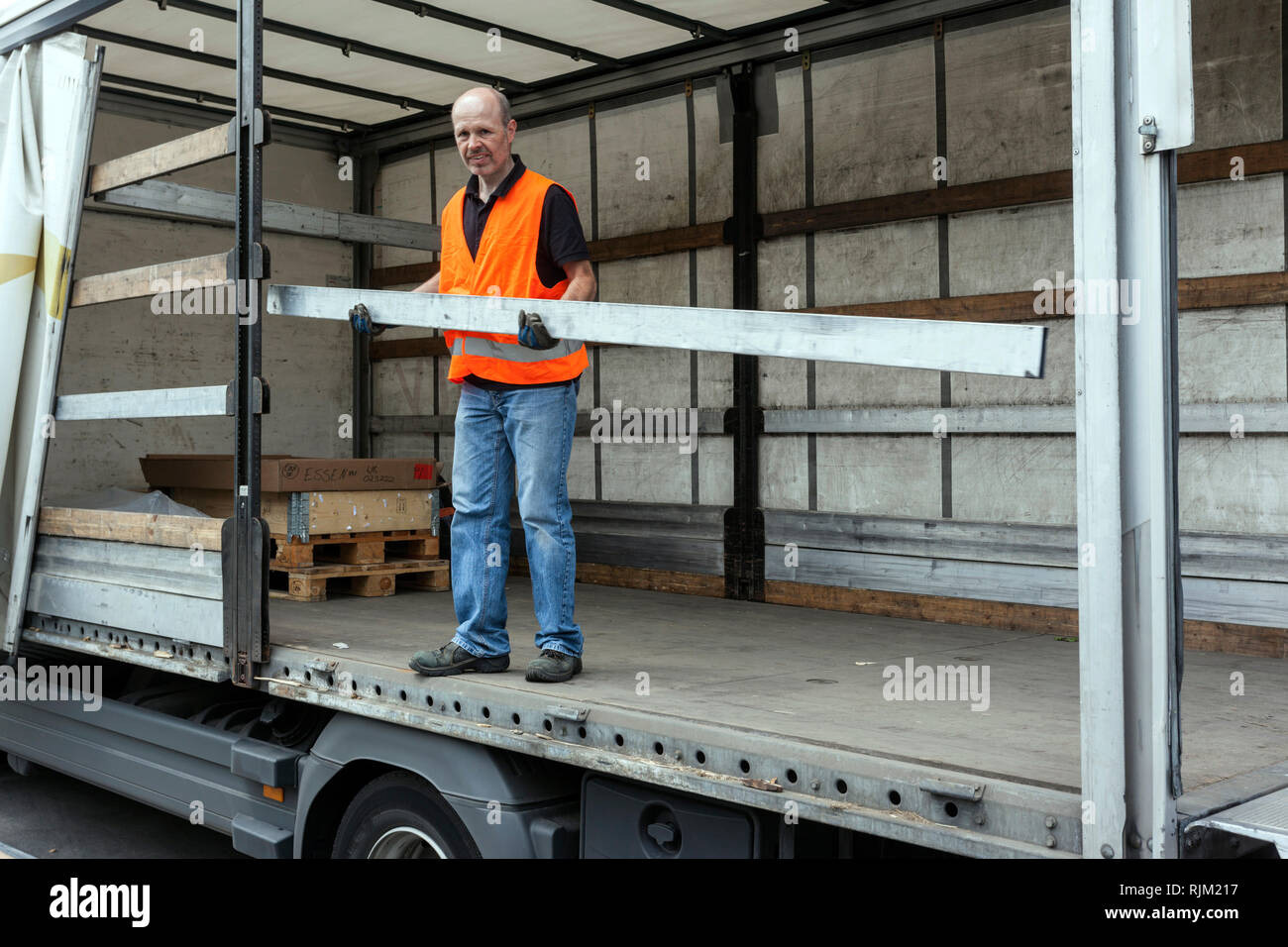 Load securing hi-res stock photography and images - Alamy