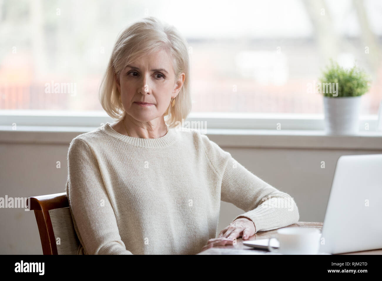 Perplexed middle aged woman hi-res stock photography and images - Alamy