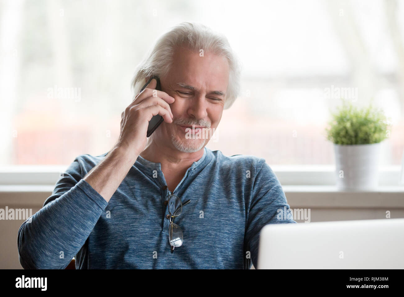 Old cell phone on table hi-res stock photography and images - Alamy
