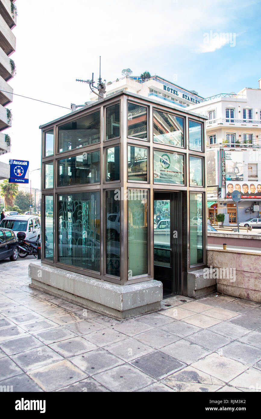 Outdoor glass elevator hi-res stock photography and images - Alamy