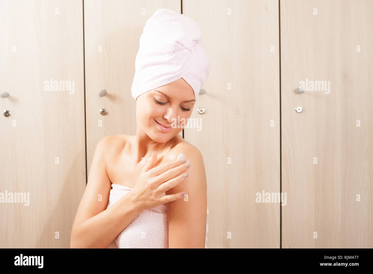 Skin gym hi-res stock photography and images - Alamy