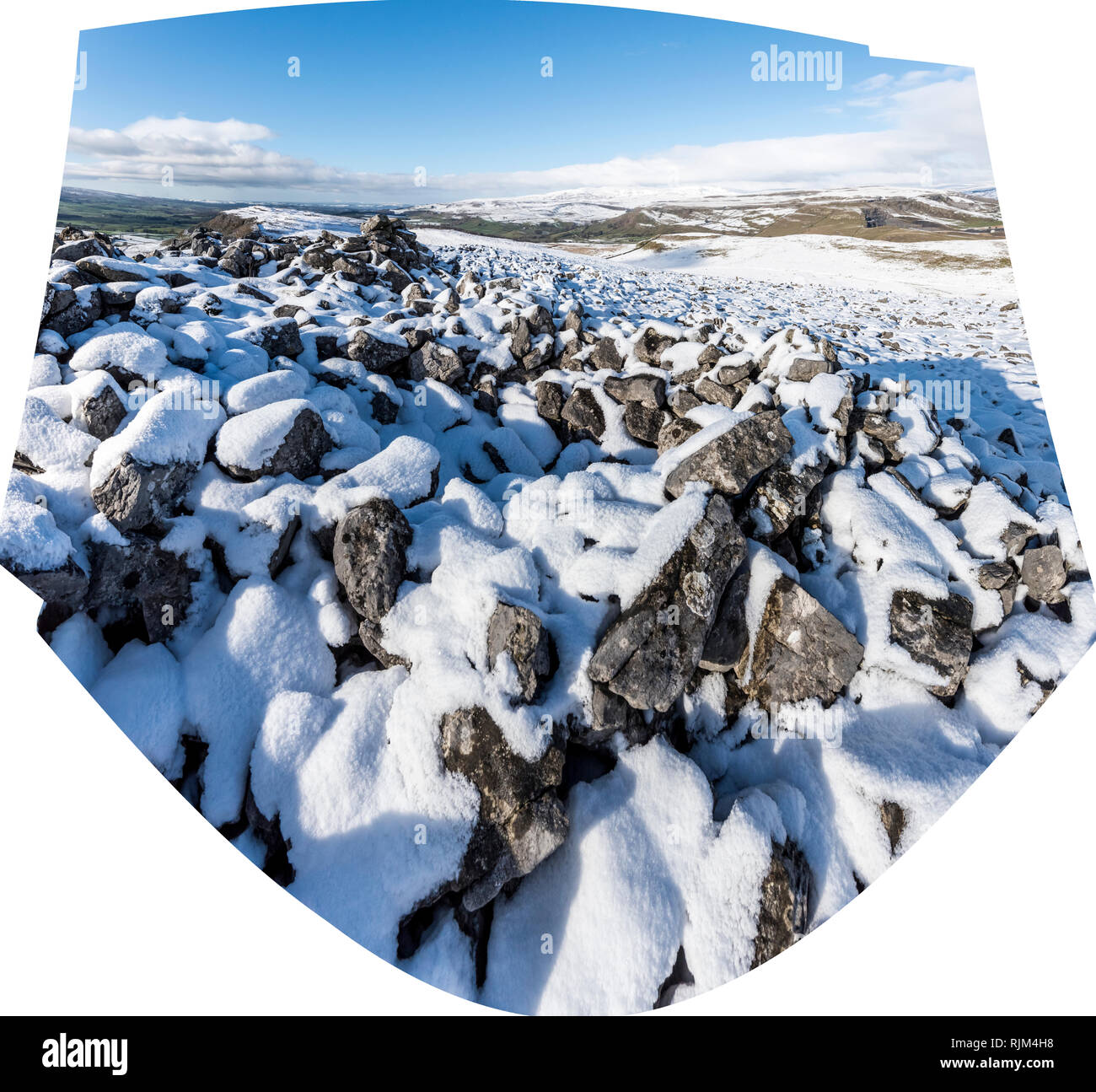 Panoramic snow covered winter landscape from Smearsett Scarr in the ...