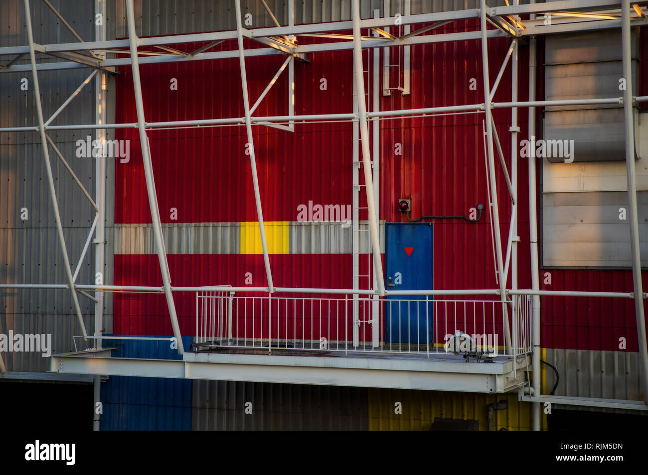 Colourful walls on side of building Stock Photo - Alamy
