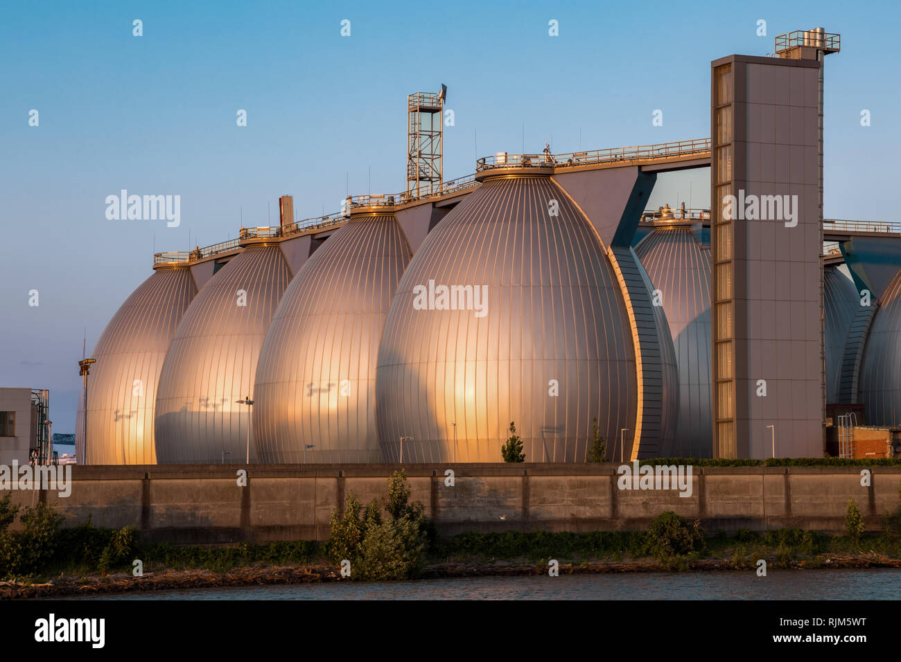 Sewage treatment silos hi-res stock photography and images - Alamy