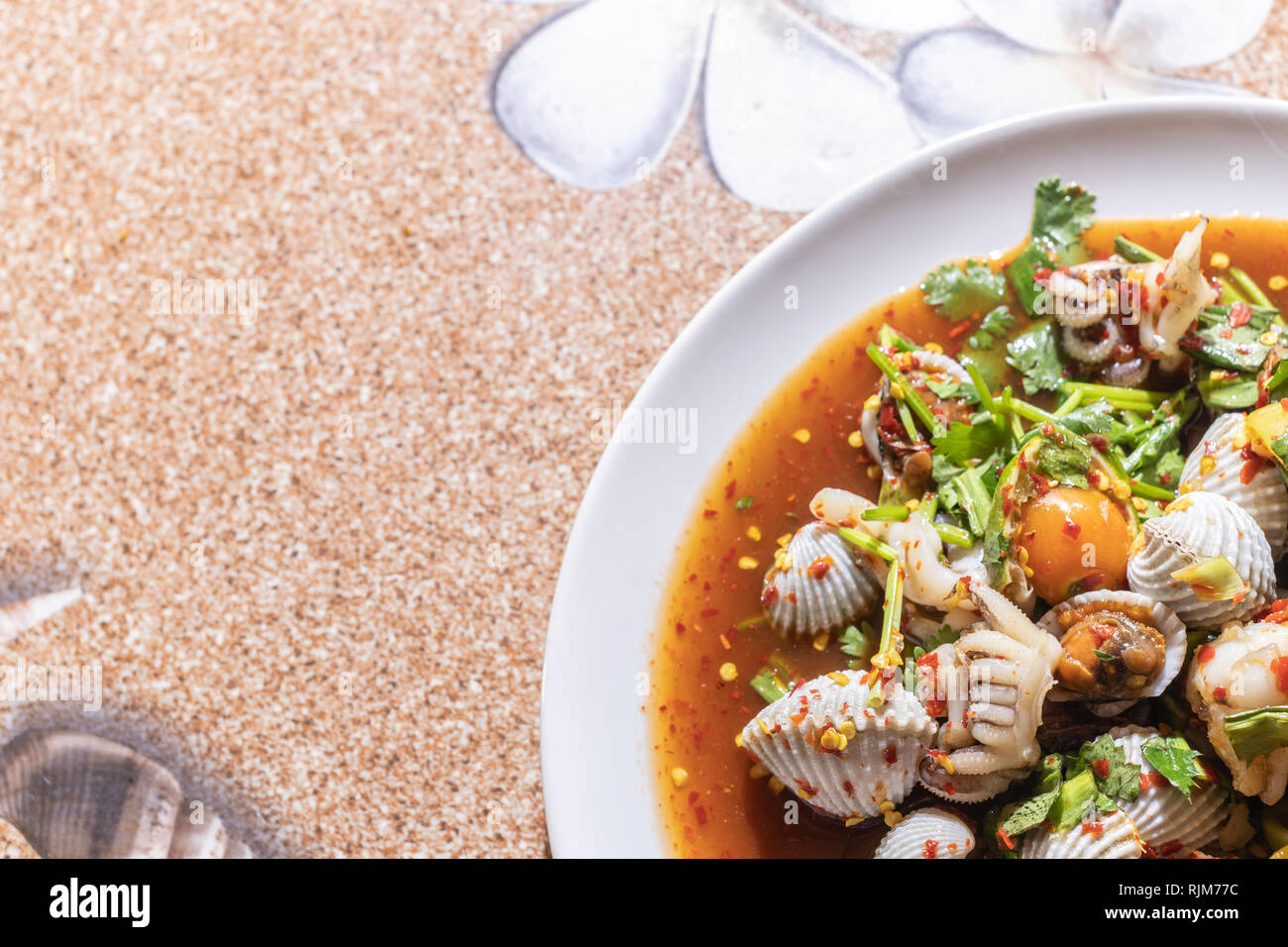 Som Tum, Papaya salad shellfish blood cockles and squid Stock Photo - Alamy