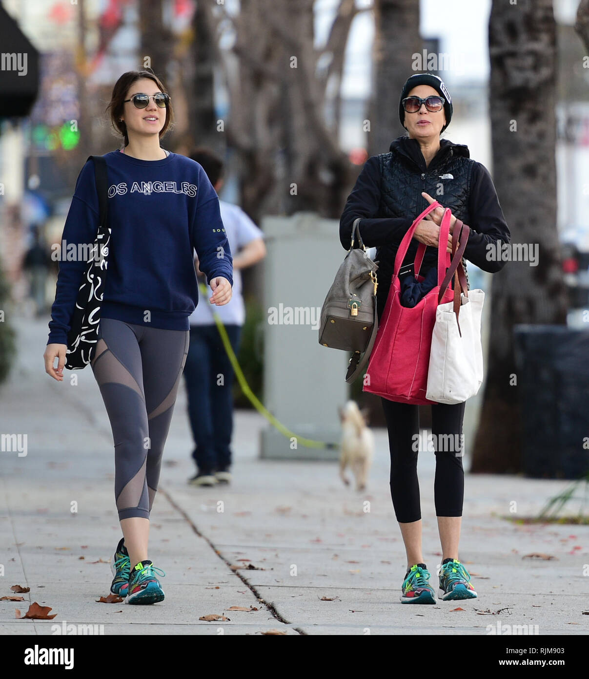 Teri Hatcher and Emerson Rose Tenney go for a mother-daughter workout ...