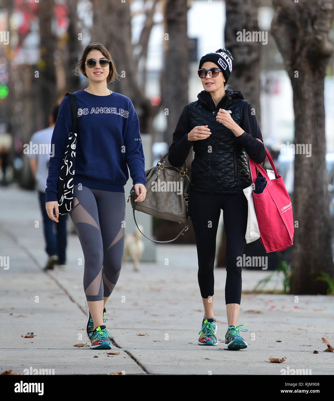 Teri Hatcher and Emerson Rose Tenney go for a mother-daughter workout ...