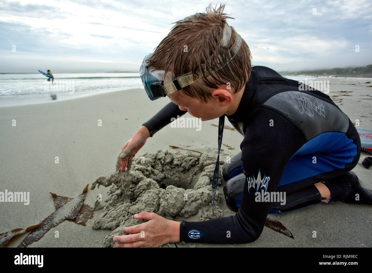 Boys on beach hi-res stock photography and images - Alamy