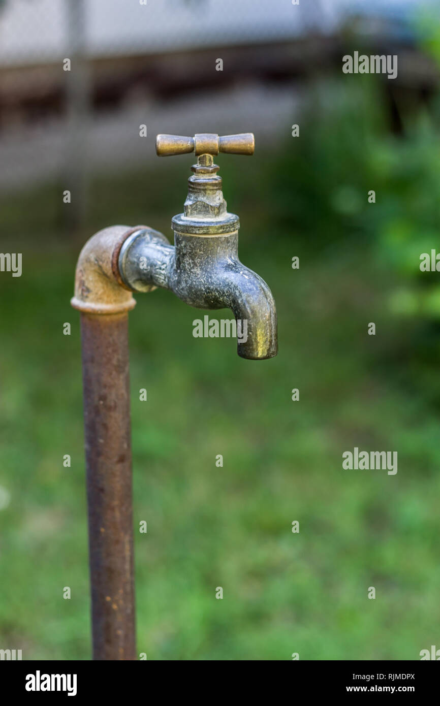 Vintage outdoor water faucet hi-res stock photography and images - Alamy