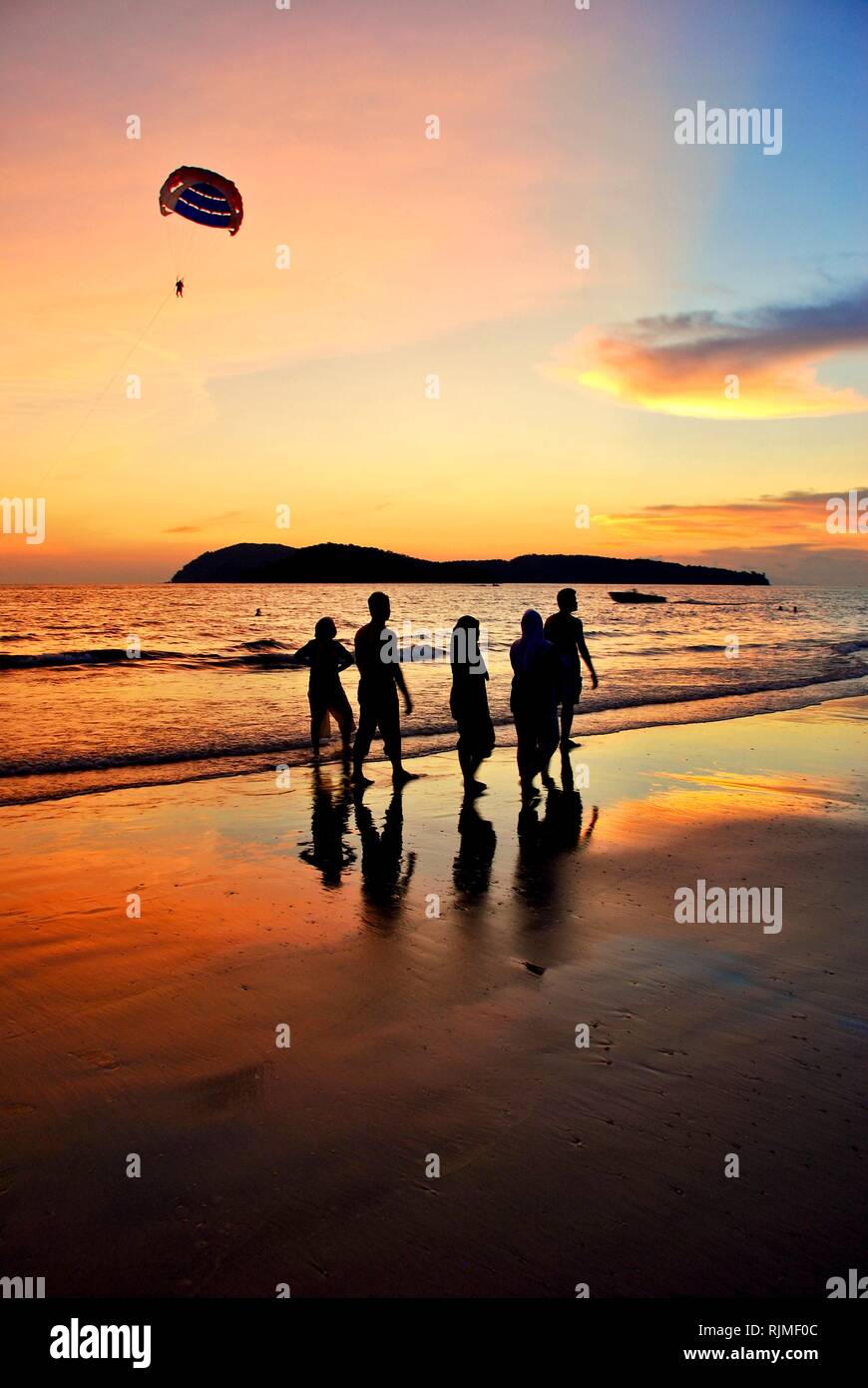 Beautiful beach sunsets hi-res stock photography and images - Alamy
