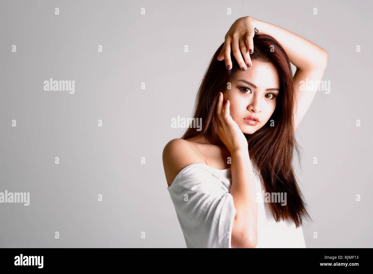 Artist reference female hi-res stock photography and images - Alamy