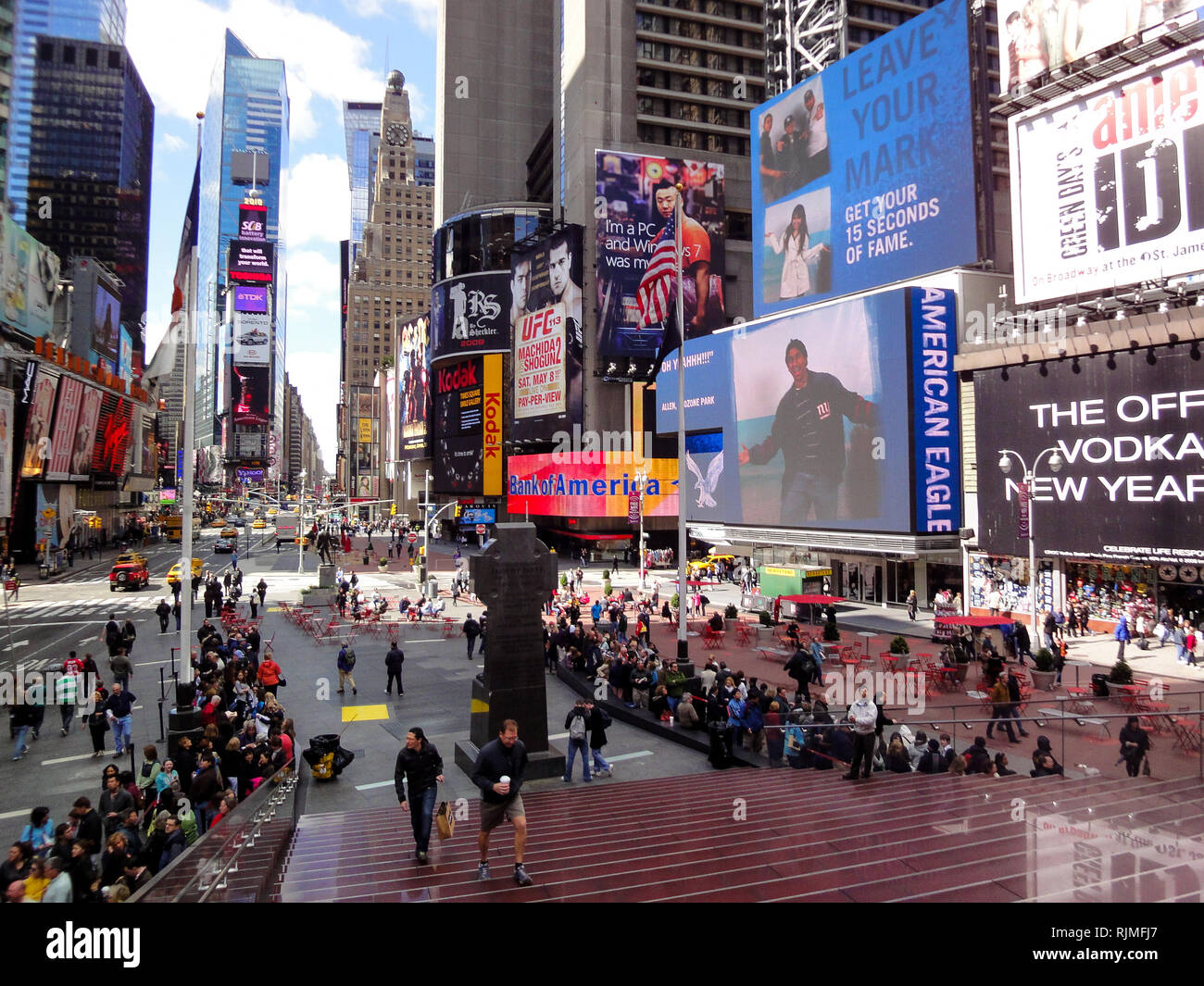 New york city giant advertising hi-res stock photography and images - Alamy