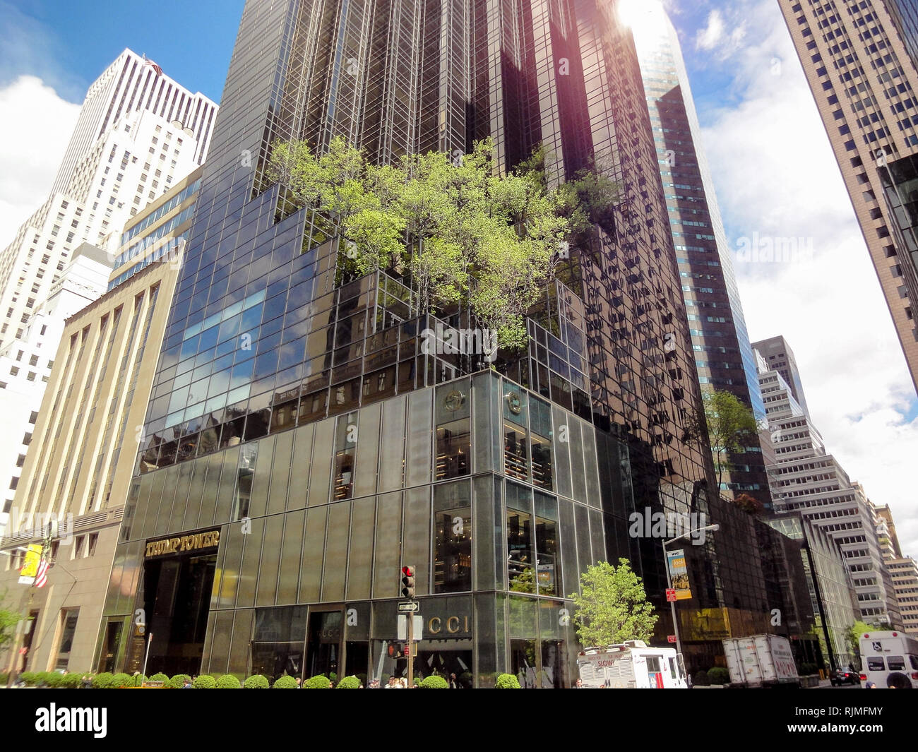 Trump tower nyc 725 fifth avenue hi-res stock photography and images ...