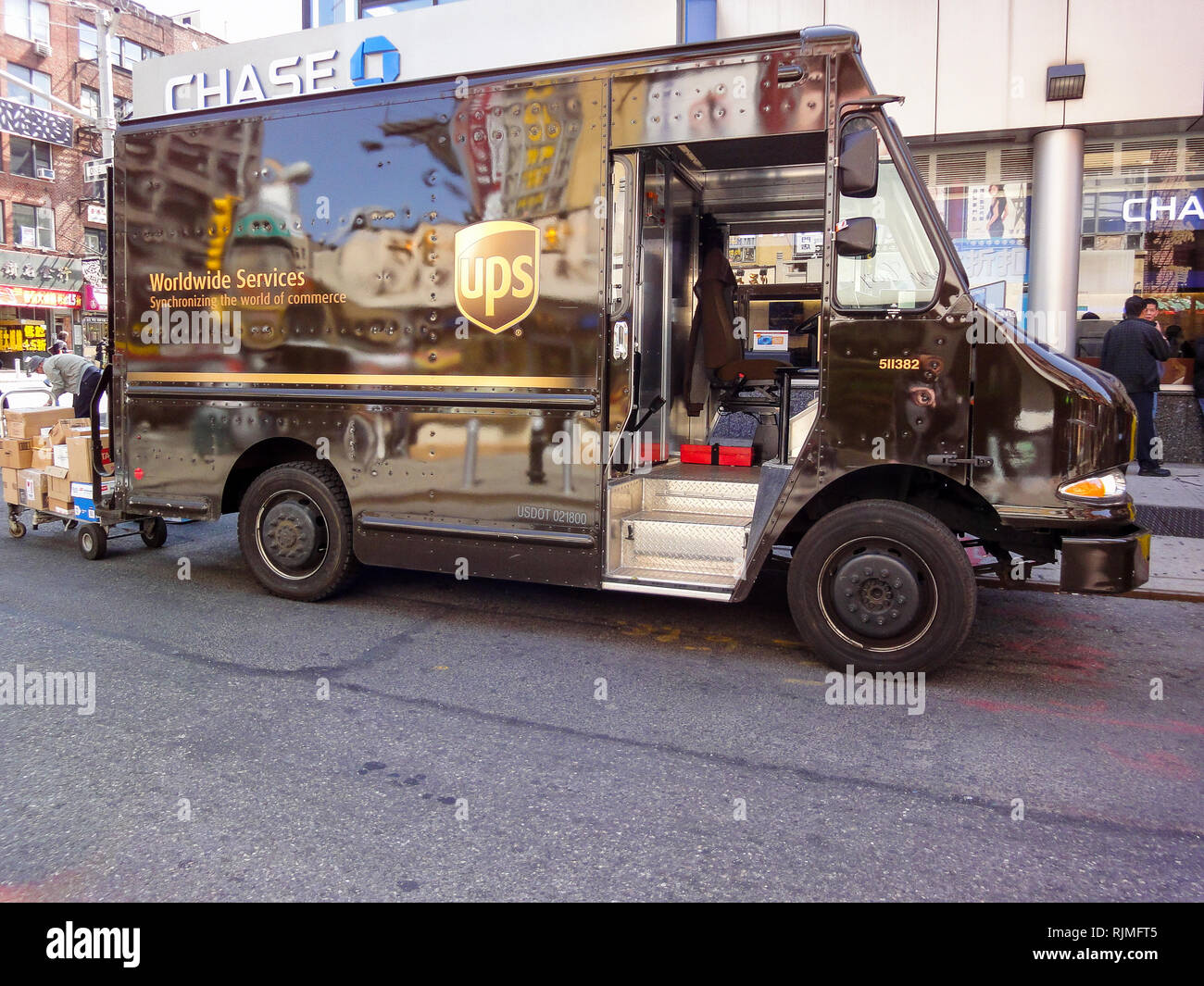 Ups van new york hi-res stock photography and images - Alamy
