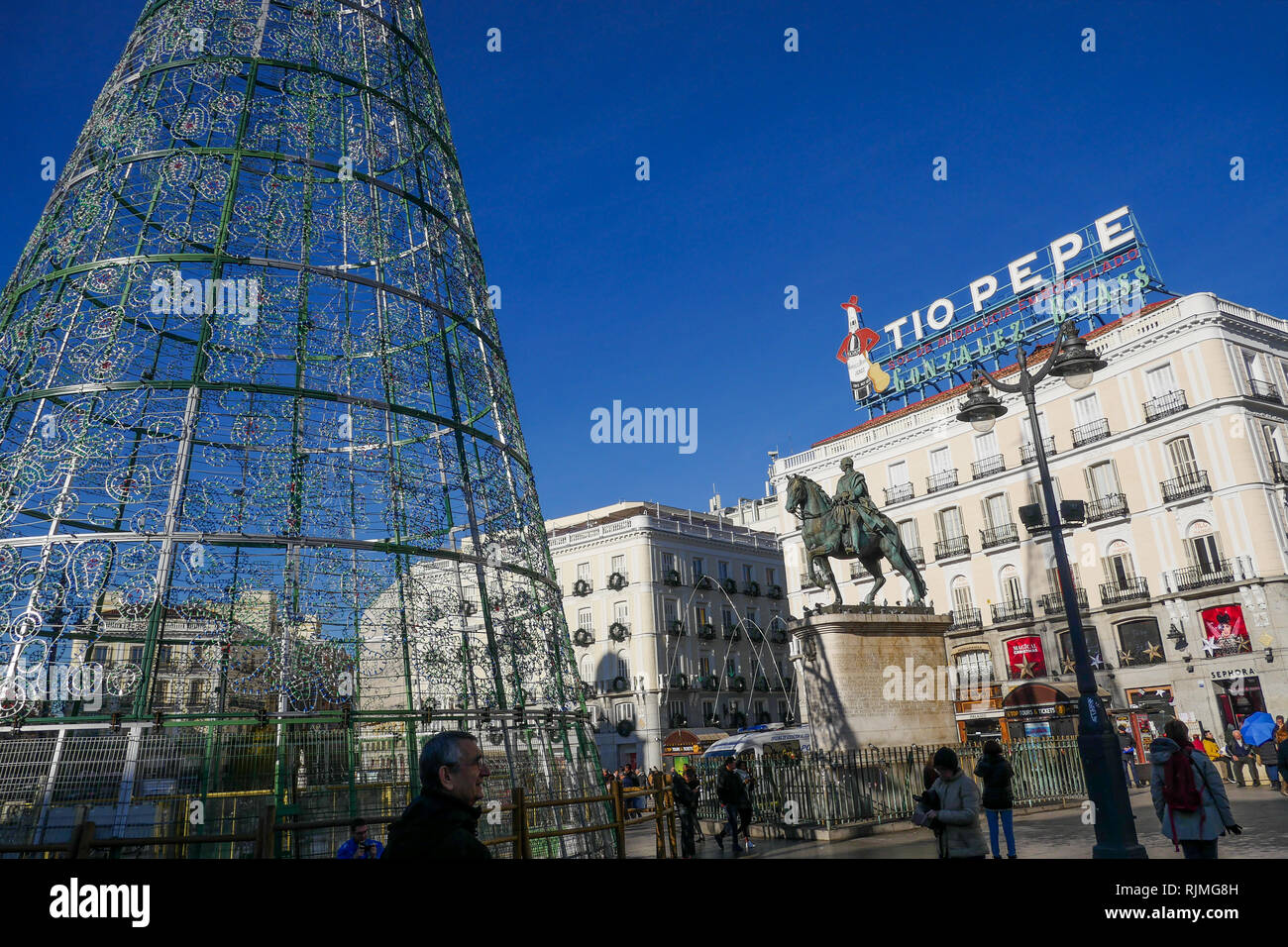 Christmas tree at Puerta del Sol, Madrid, Spain Stock Photo - Alamy